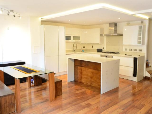 Apartment at Asher Way, Greater London