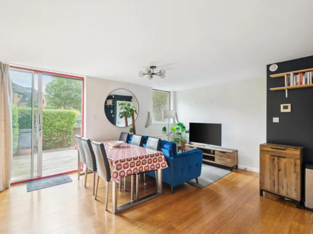 Apartment at Asher Way, Greater London