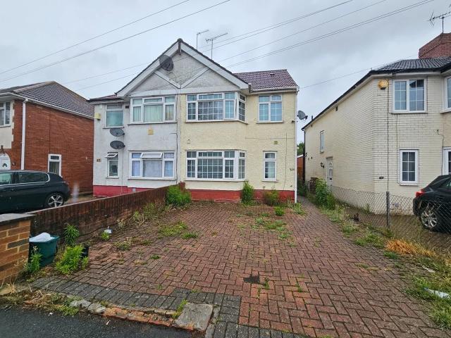 Apartment at Ashford Avenue, Greater London