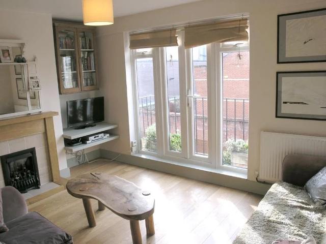 Apartment at Ashford Street, Greater London
