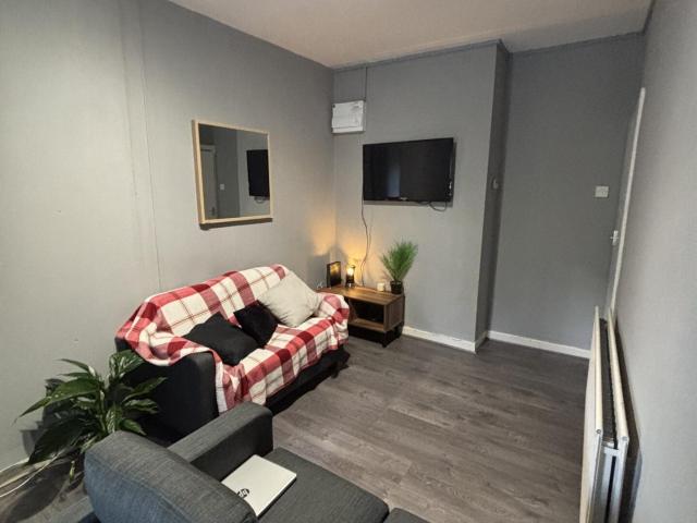 Apartment at Ashwood Villas, Leeds