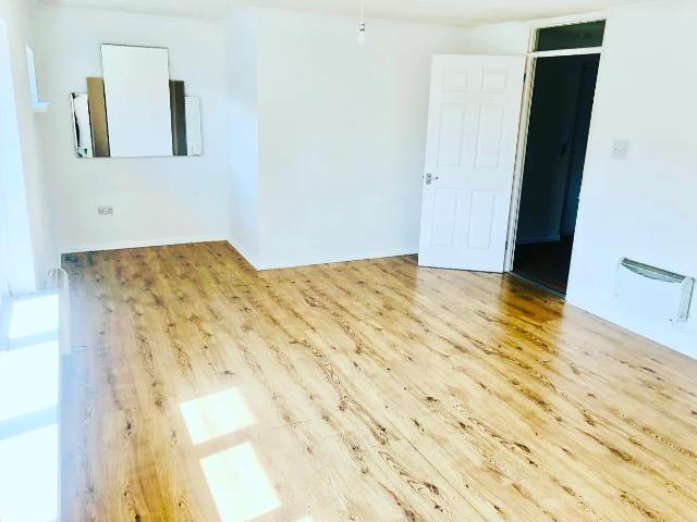 Apartment at Ashwood Avenue, Greater London