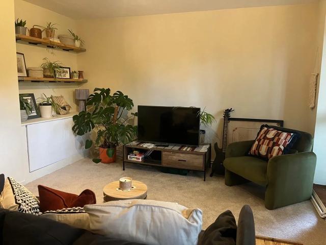 Apartment at Ashurst Close, Greater London