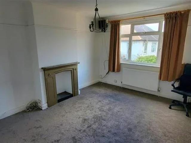 Apartment at Ashurst Drive, Greater London