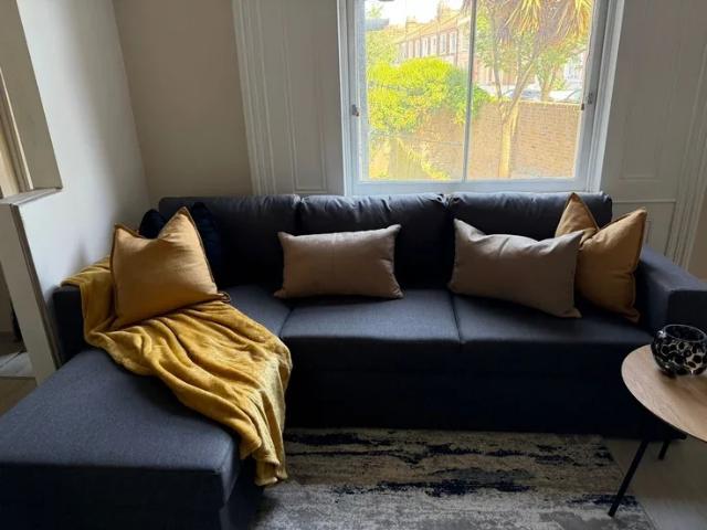 Apartment at Askew Crescent, Greater London
