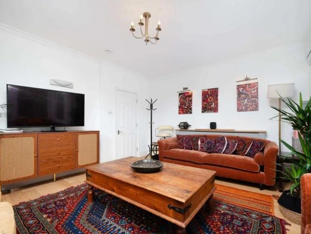 Apartment at Askew Crescent, Greater London