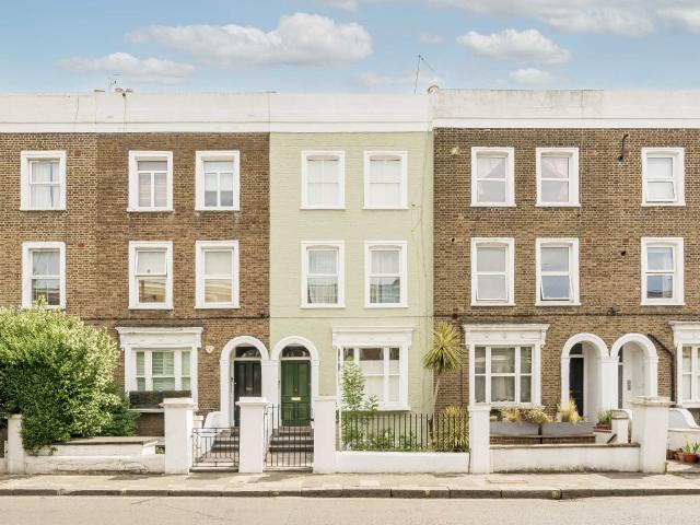 Apartment at Askew Crescent, Greater London