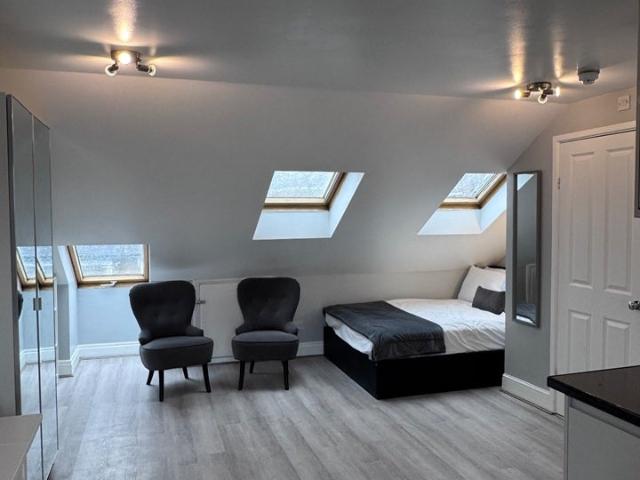 Apartment at Askew Crescent, Greater London