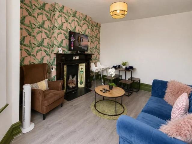 Apartment at Askew Road, Greater London