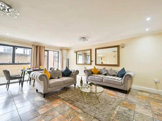 Apartment at Atherton Mews, Greater London