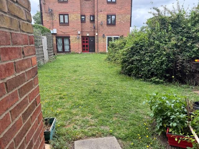 Apartment at Athol Square, Greater London