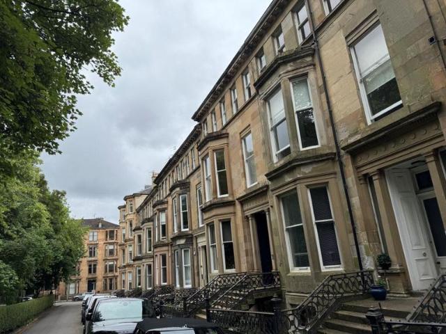 Apartment at Athole Gardens, Glasgow