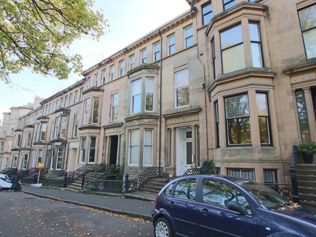 Apartment at Athole Gardens, Glasgow
