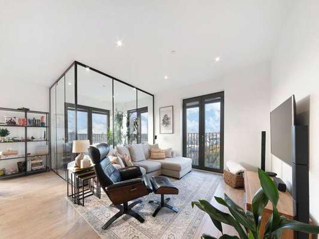 Apartment at Atlantis Avenue, Greater London