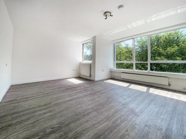 Apartment at Avenue Road, Greater London