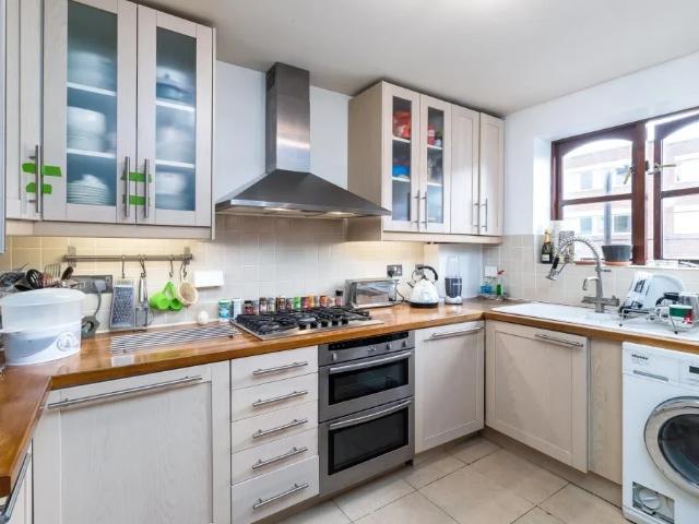 Apartment at Avenue Road, Greater London
