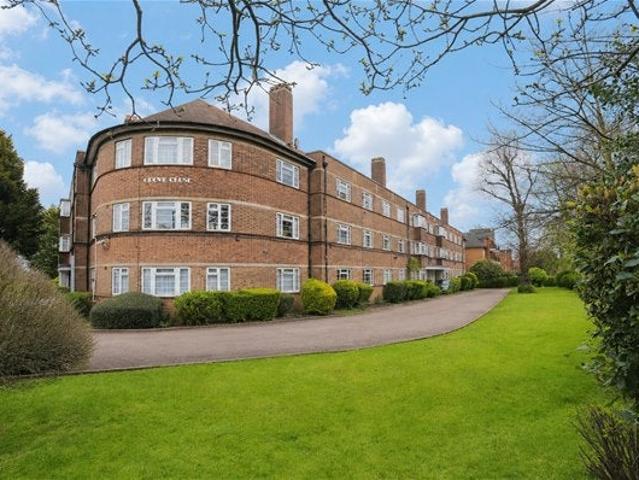 Apartment at Avenue Road, Greater London