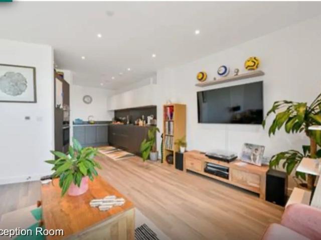 Apartment at Avenue Road, Greater London