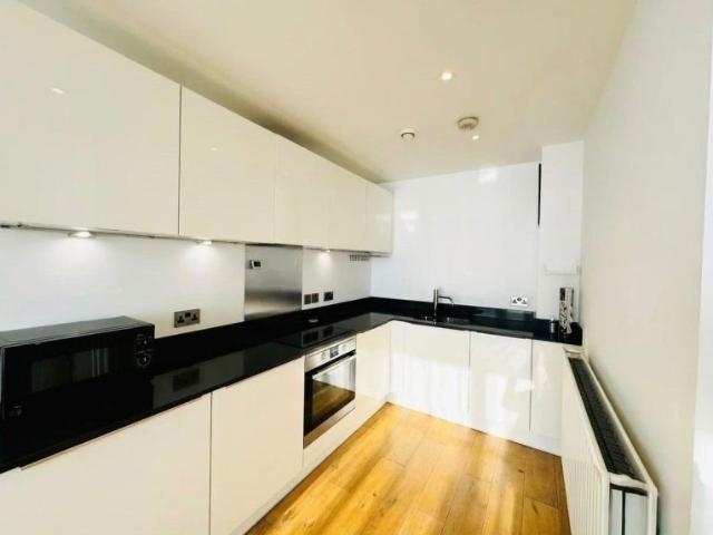 Apartment at Aviation Drive, Greater London