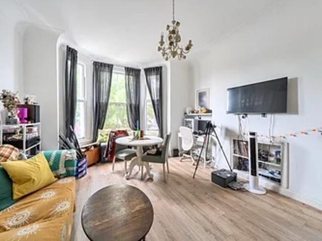 Apartment at Avington Grove, Greater London