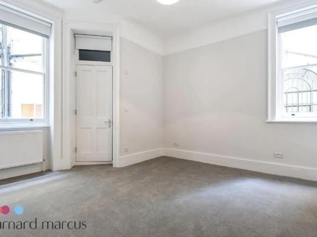 Apartment at Avonmore Place, Greater London
