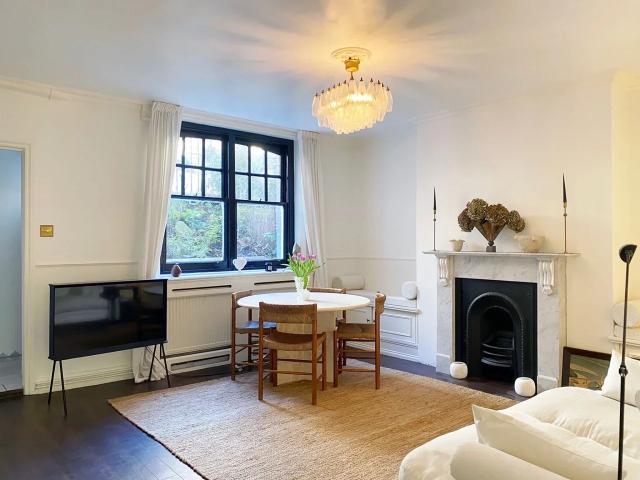 Apartment at Avonmore Road, Greater London