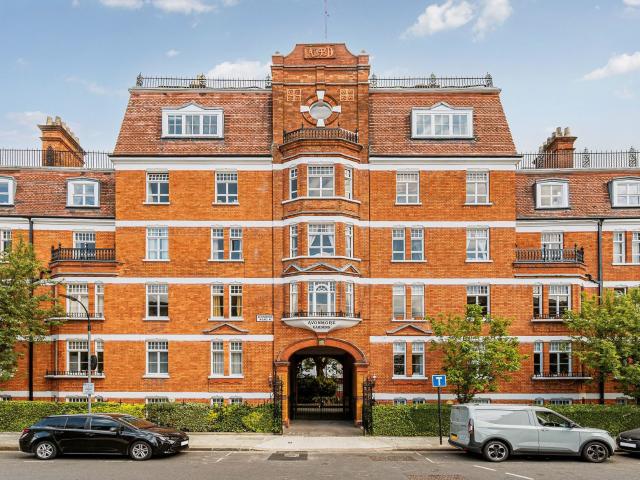 Apartment at Avonmore Road, Greater London