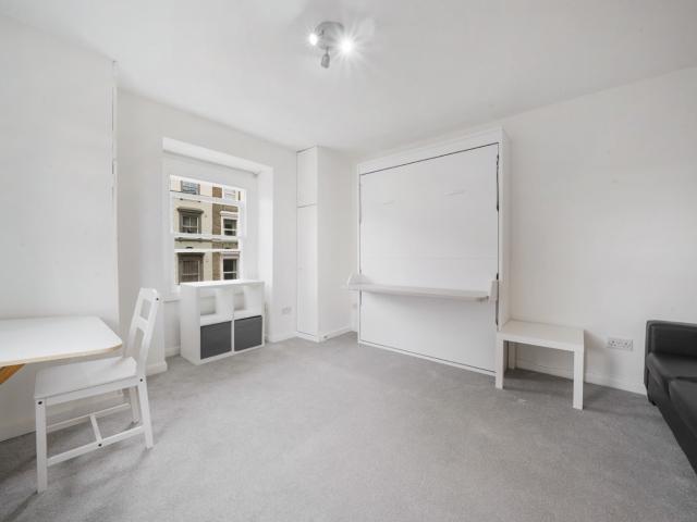 Apartment at Avonmore Road, Greater London