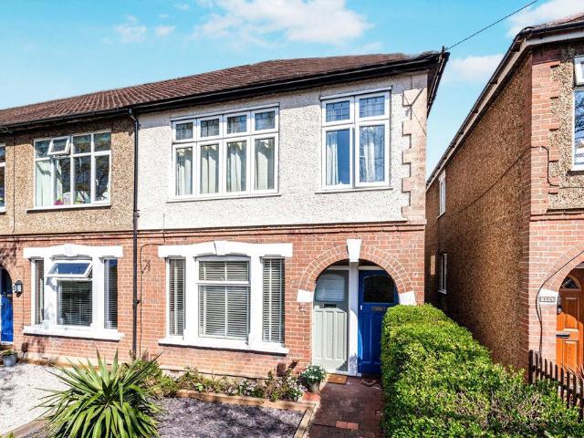 Apartment at Avondale Avenue, Borough of Spelthorne