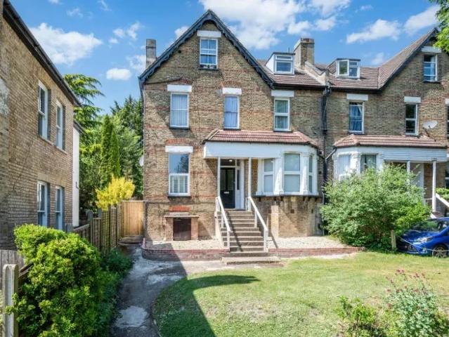 Apartment at Avondale Road, Greater London