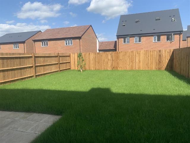 Apartment at Axtell Way, Weston Turville