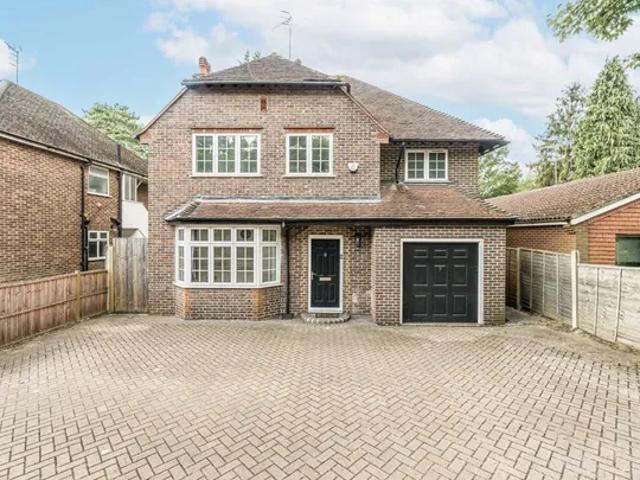 Apartment at B374, Elmbridge