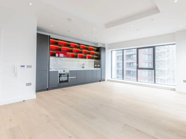 Apartment at Botanic Square, Greater London