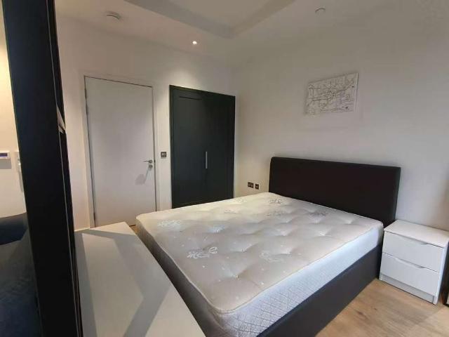 Apartment at Botanic Square, Greater London