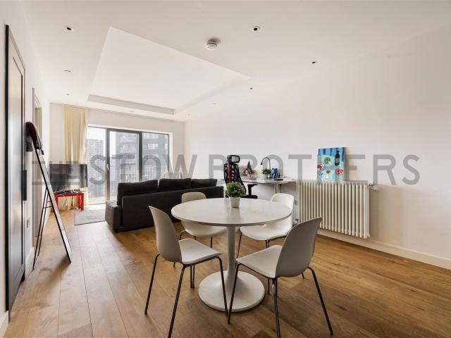 Apartment at Botanic Square, Greater London