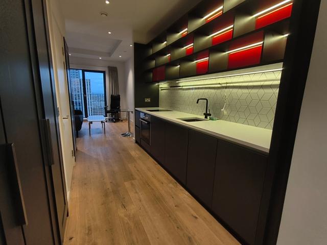 Apartment at Botanic Square, Greater London