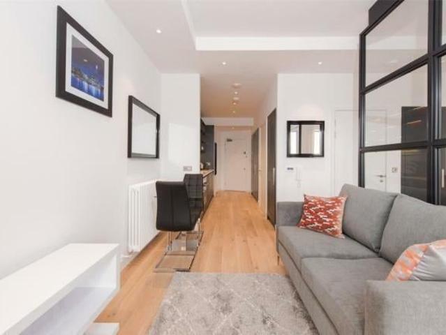 Apartment at Botanic Square, Greater London