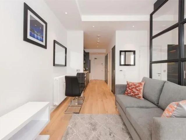 Apartment at Botanic Square, Greater London
