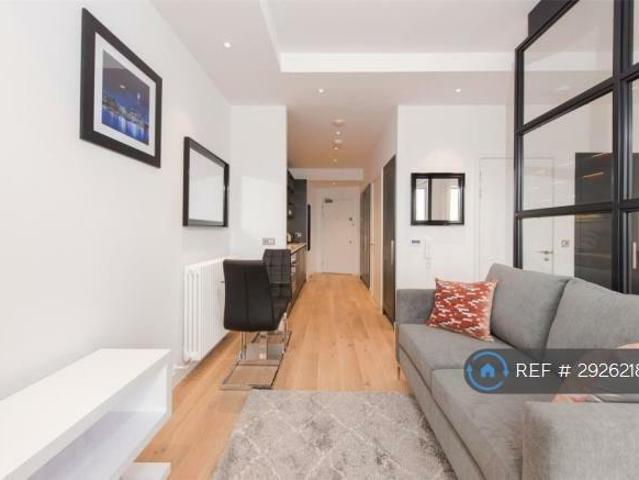 Apartment at Botanic Square, Greater London