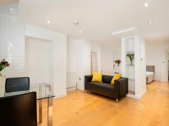 Apartment at Botolph Alley, City of London