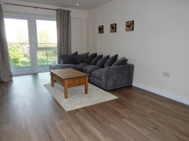 Apartment at Boulevard Drive, Greater London