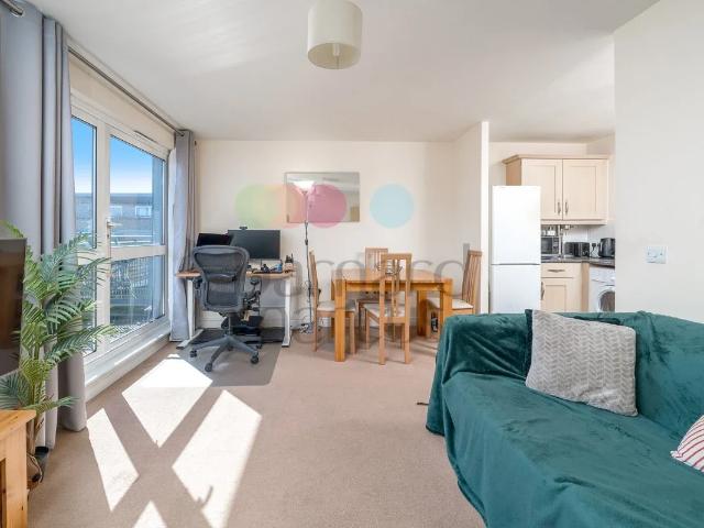 Apartment at Bounds Green Road, Greater London