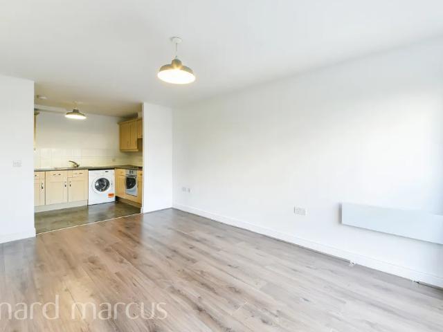 Apartment at Bounds Green Road, Greater London