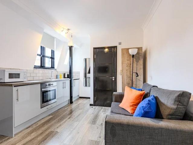 Apartment at Bouverie Place, City of Westminster