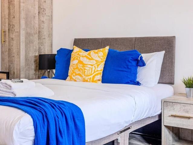Apartment at Bouverie Place, City of Westminster