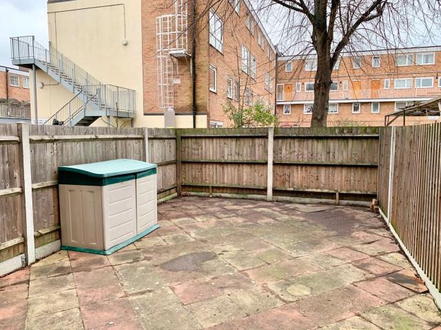 Apartment at Bow Common Lane, Greater London