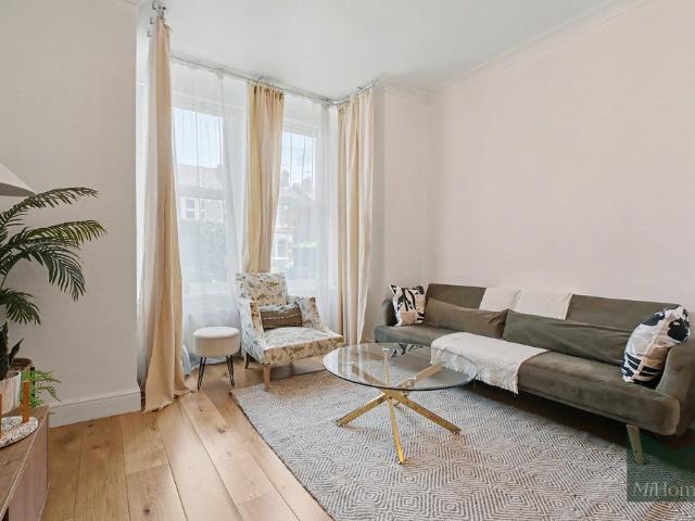 Apartment at Bowes Road, Greater London