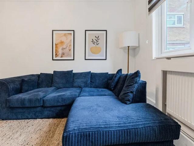 Apartment at Bowling Green Walk, Greater London