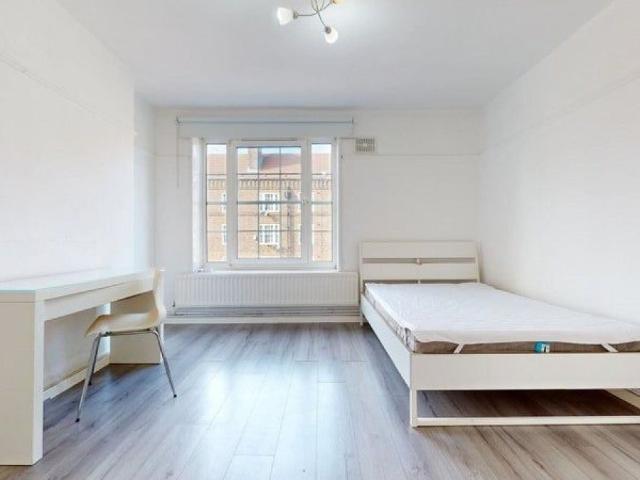 Apartment at Bowling Green Street, Greater London