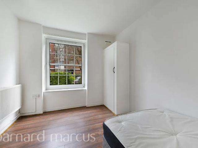 Apartment at Bowling Green Street, Greater London
